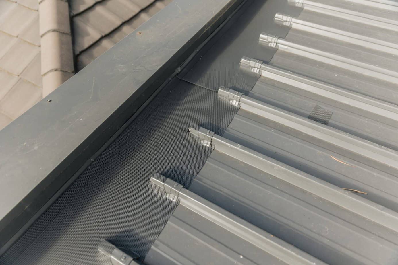 10M Klip-Lok Roof to Roof Pro Gutter Guard Installation Kit - DIY ...